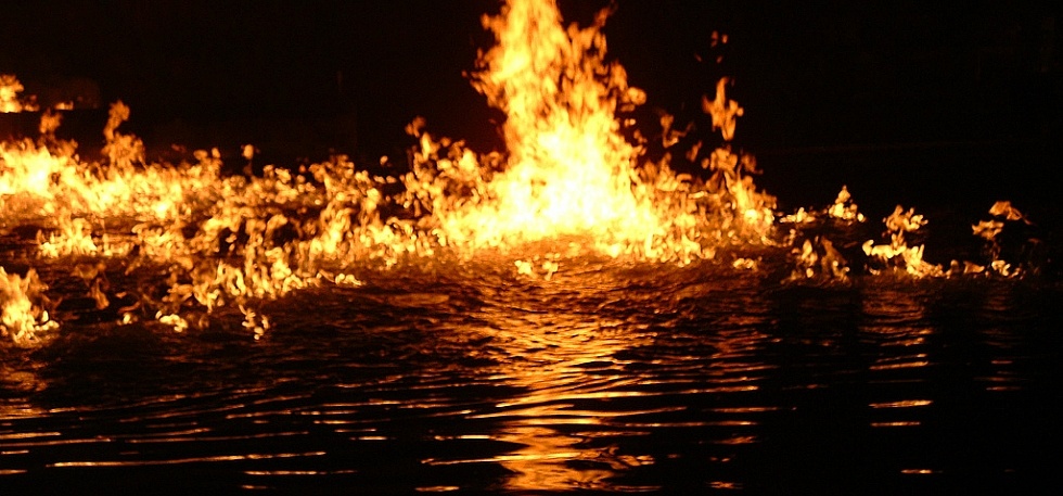 Bengaluru Lakes Are So Polluted They Are Catching Fire! - Indiatimes.com