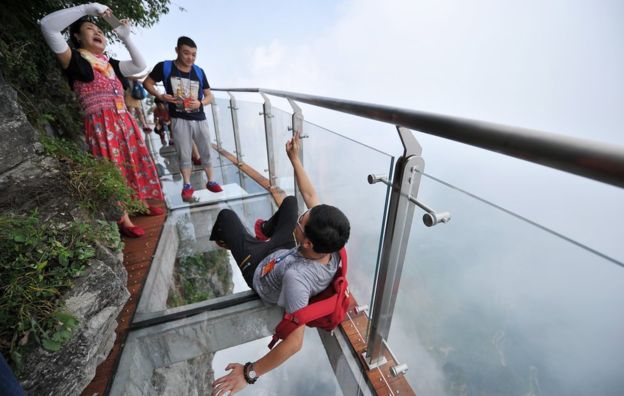 Introducing China's 'Coiling Dragon Cliff' - The Latest Glass Walkway ...