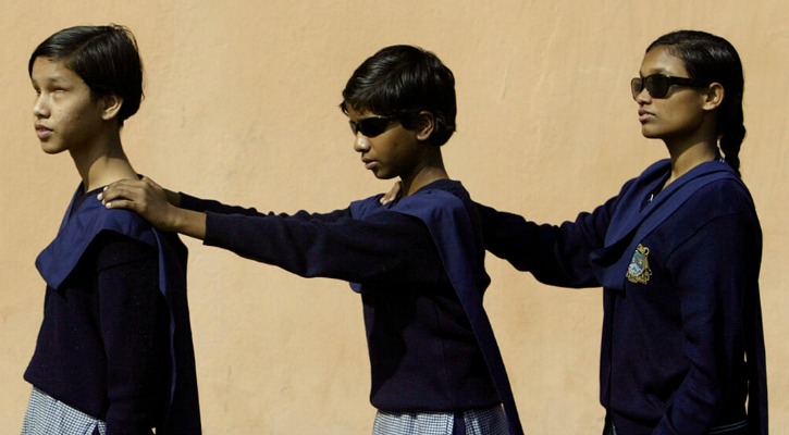 A Bat-Like Vibrating Smartwatch Is Allowing The Blind To Navigate Their ...