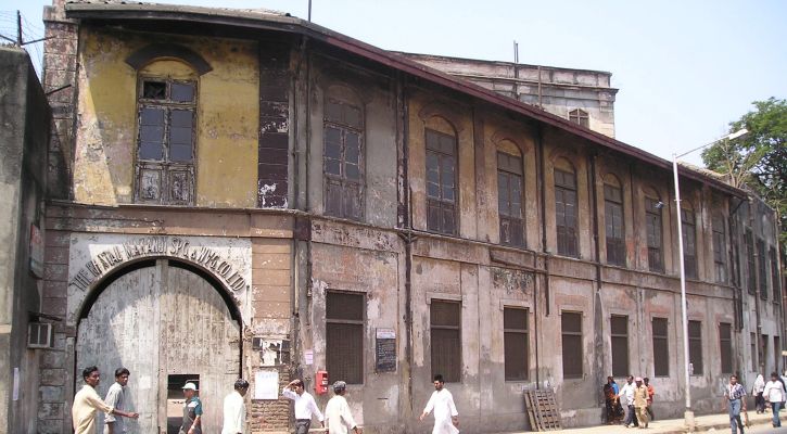Here's How Mumbai Has Abandoned Its Landmark Mills That Were Once Full ...