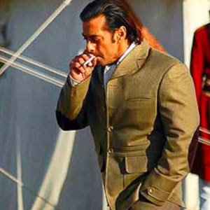 Bollywood Stars Caught Smoking - Indiatimes.com