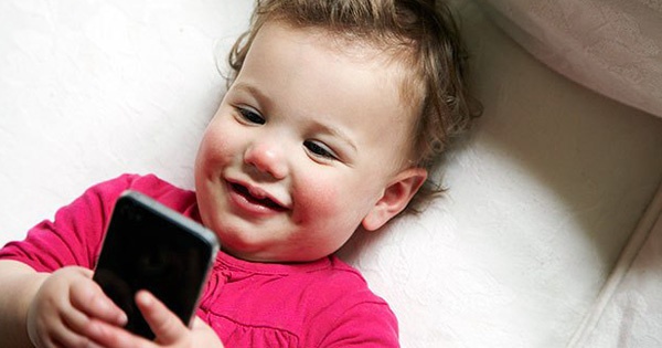 Babies Are Using Smartphones For At Least 20 Minutes A Day In The US ...