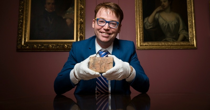 A 3,700-Year-Old Babylonian Tablet May Contain The Earliest Evidence Of ...