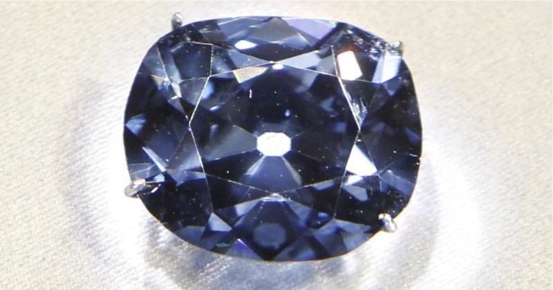 Blue Diamonds Are So Rare & Costly Because They Come From Sea Floor ...