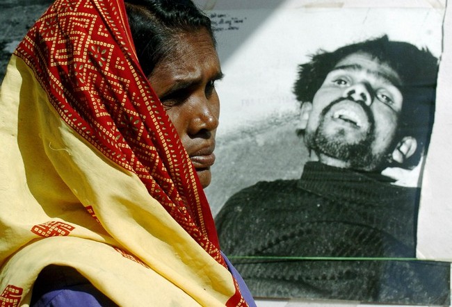 Scars of the Bhopal Gas Tragedy - Indiatimes.com Scars of the Bhopal Gas Tragedy - Indiatimes.com