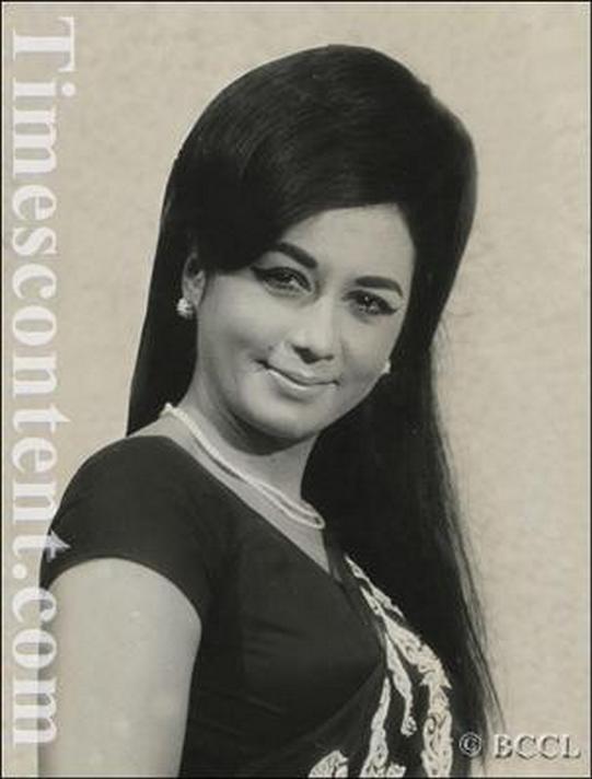 Nanda (1939-2014): 10 Rare Photos Of The Bollywood Actress - Indiatimes.com