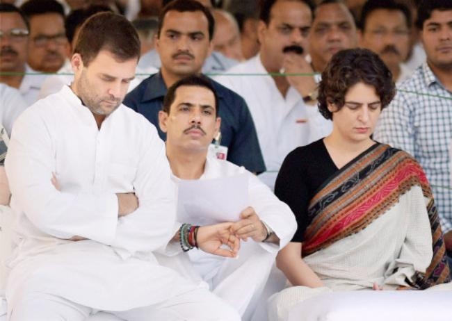 The Gandhi Family Comes Together to Pay Homage to Rajiv Gandhi: PICS ...
