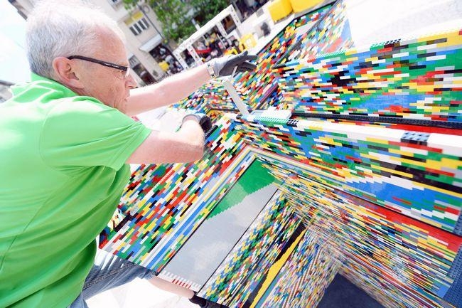 Get Guinness World Record Tallest Lego Tower PNG – Wallpaper
